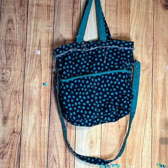 thirty-one | Bags | Thirtyone Retro Metro Crossbody Navy Lotsa Dots ...